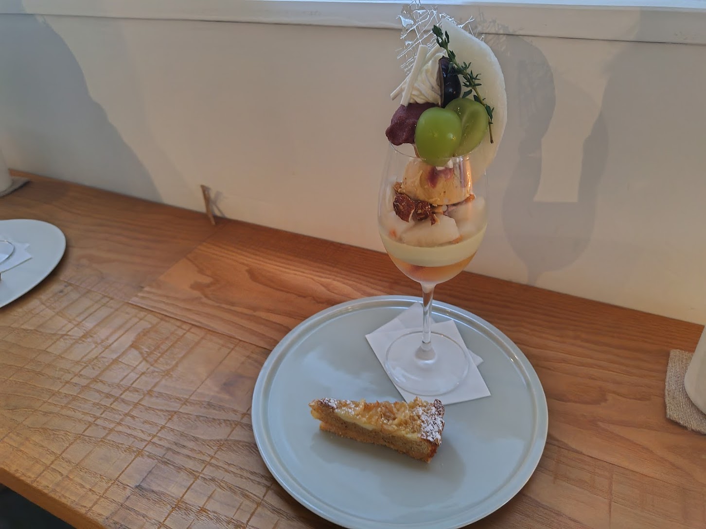 【仙台カフェ】北四番丁駅近くのお洒落カフェ「morc」｜まるで芸術作品のように美しい季節のパフェ